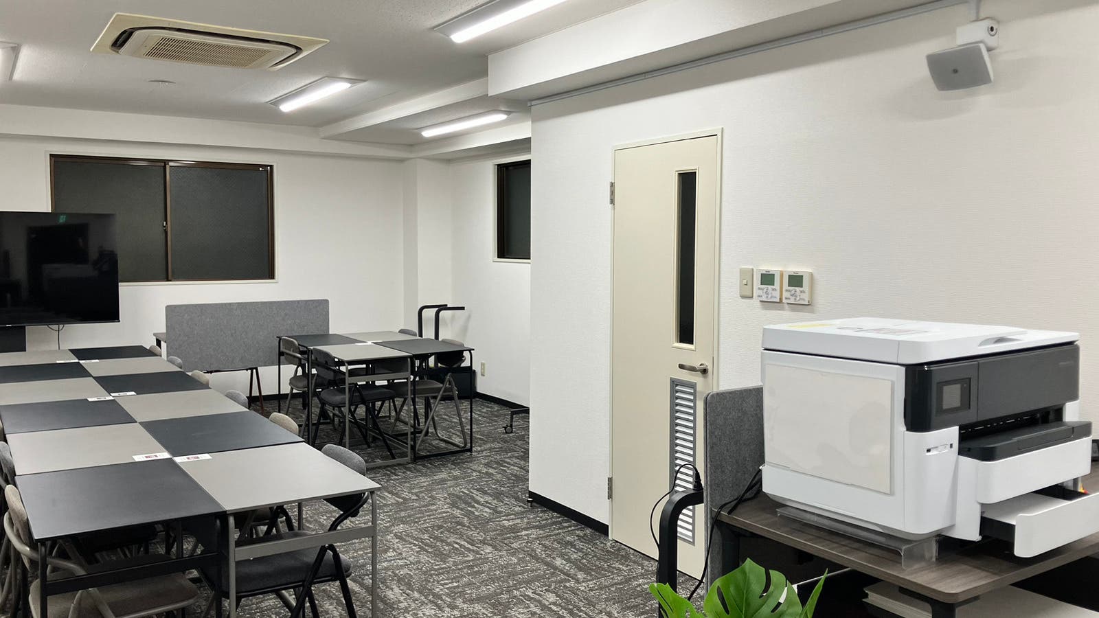 【1,2階】早稲田駅から徒歩3分のコワーキングスペース（オープンスペース）の写真8