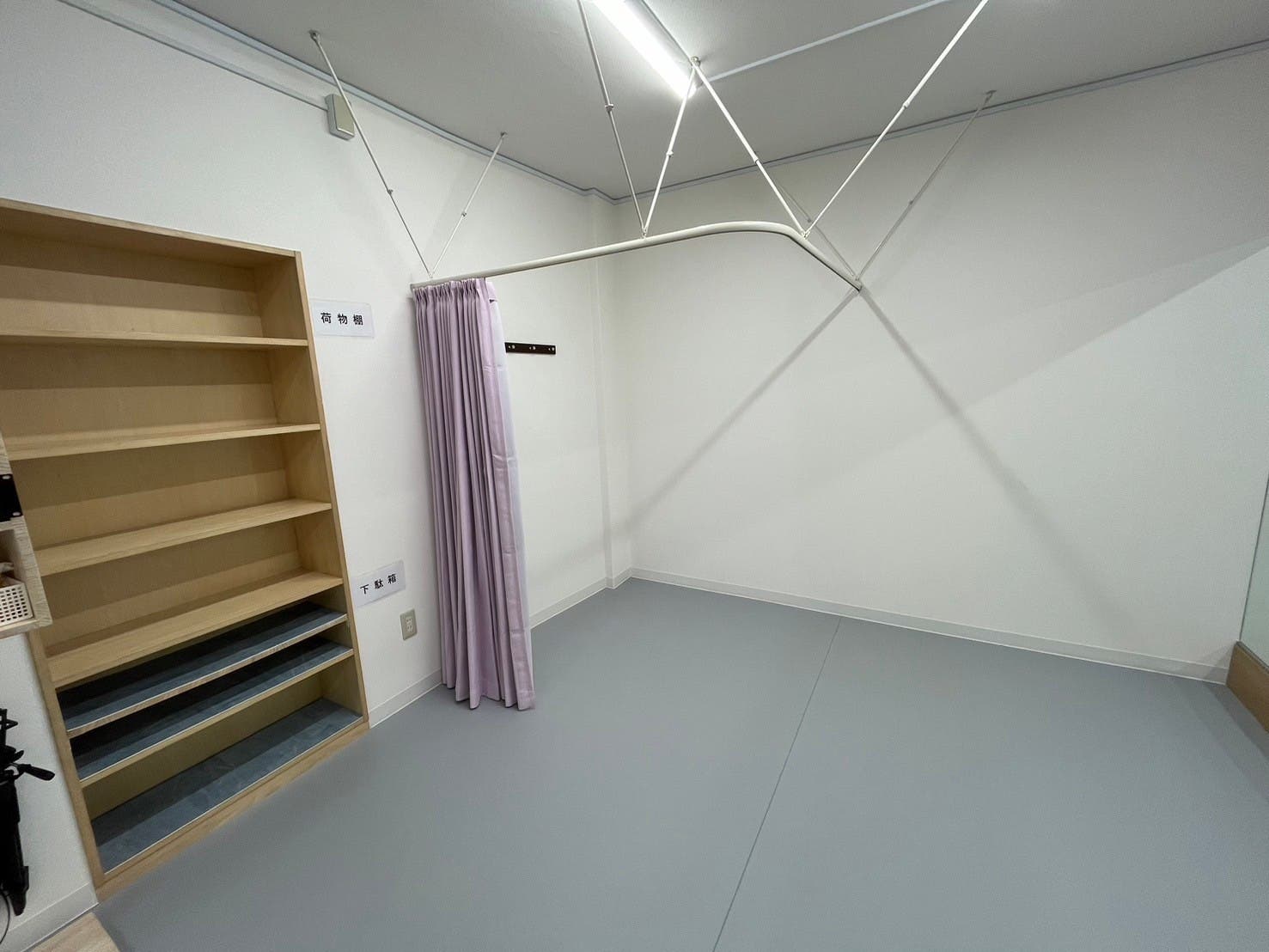 【Aスタジオ】久地駅徒歩2分！きれいな長方形のダンススタジオ！床表面はハーレクインリノリウムを使用しています。の写真5