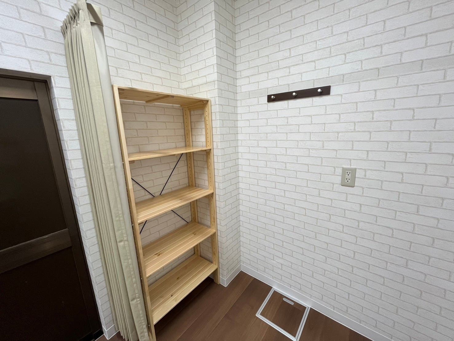 【Bスタジオ】久地駅徒歩2分！約17㎡、二面鏡のお部屋です。床は木目調CFシート。 鏡は映像調整済みで境目のズレがありません！の写真5