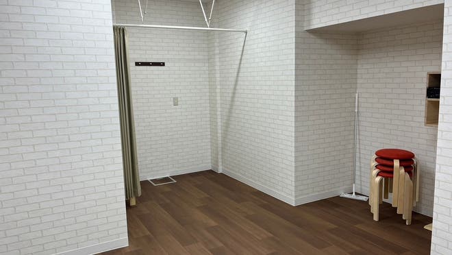 【Bスタジオ】久地駅徒歩2分!約17㎡、二面鏡のお部屋です。床は木目調CFシート。 鏡は映像調整済みで境目のズレがありません!の写真6