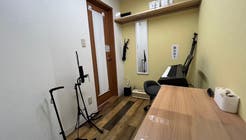 【Cスタジオ】久地駅徒歩2分!キーボードピアノもある穴場的音楽自主練スペース! 150cmの横長デスク、wi-fiも完備!の写真3