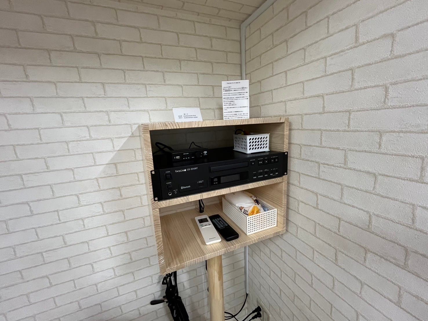 【Bスタジオ】久地駅徒歩2分！約17㎡、二面鏡のお部屋です。床は木目調CFシート。 鏡は映像調整済みで境目のズレがありません！の写真10