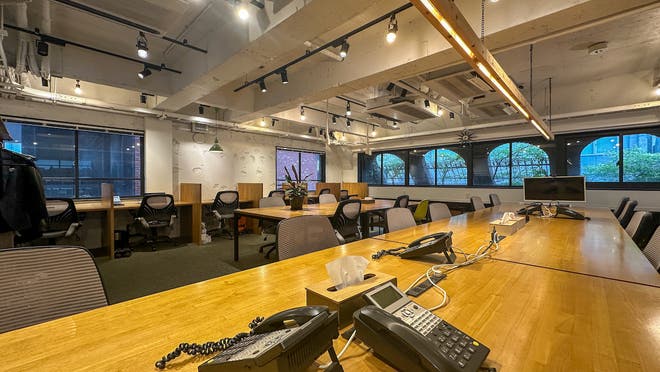 【渋谷・表参道】平日撮影も可/モダンなオフィスシーン撮影に 65㎡広々スペースの写真3