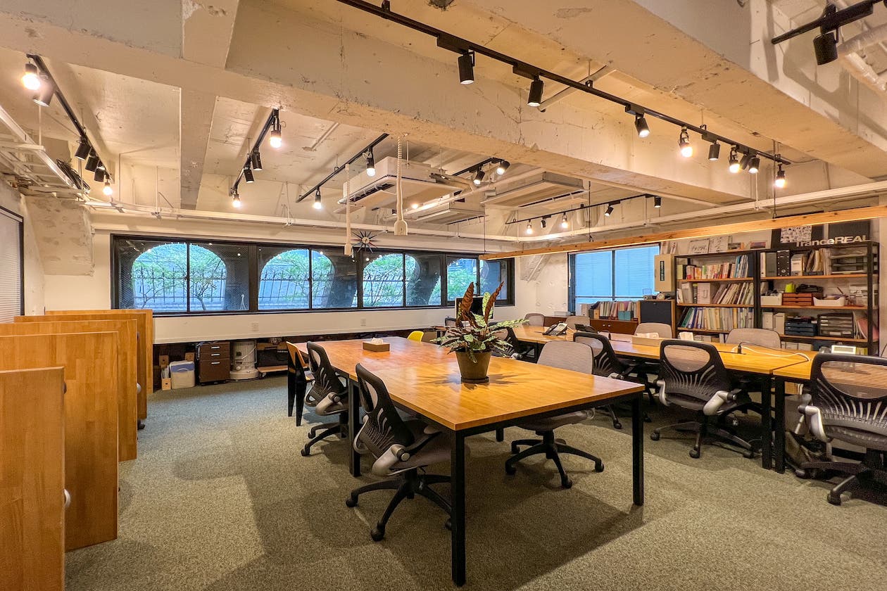 【渋谷・表参道】平日撮影も可／モダンなオフィスシーン撮影に 65㎡広々スペースの写真5