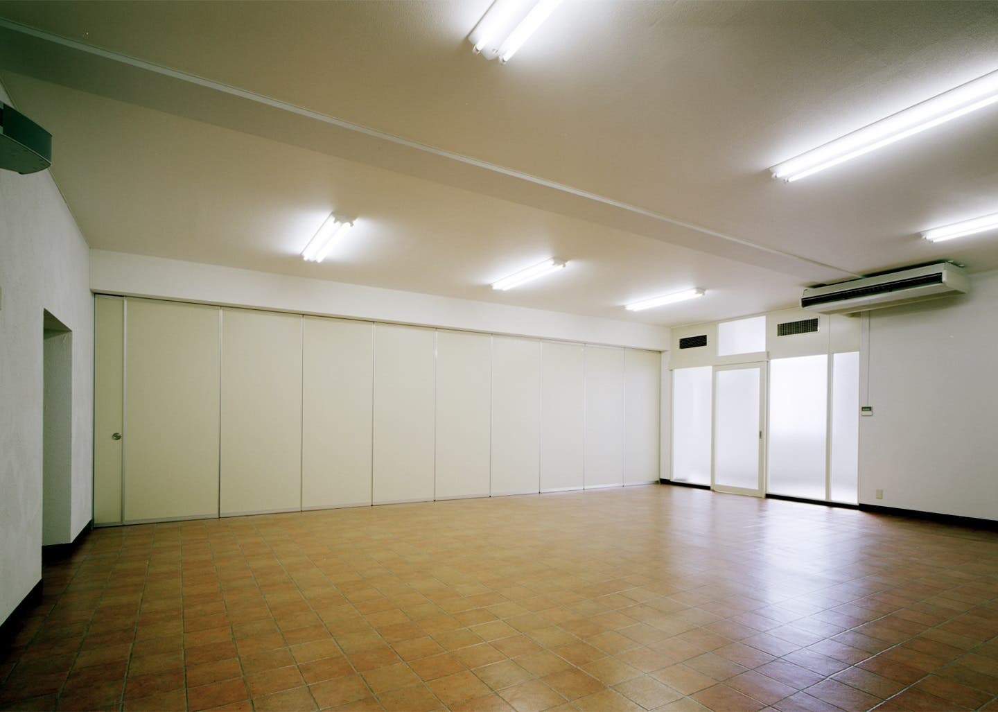 教会1階の広々多目的ホールの写真6