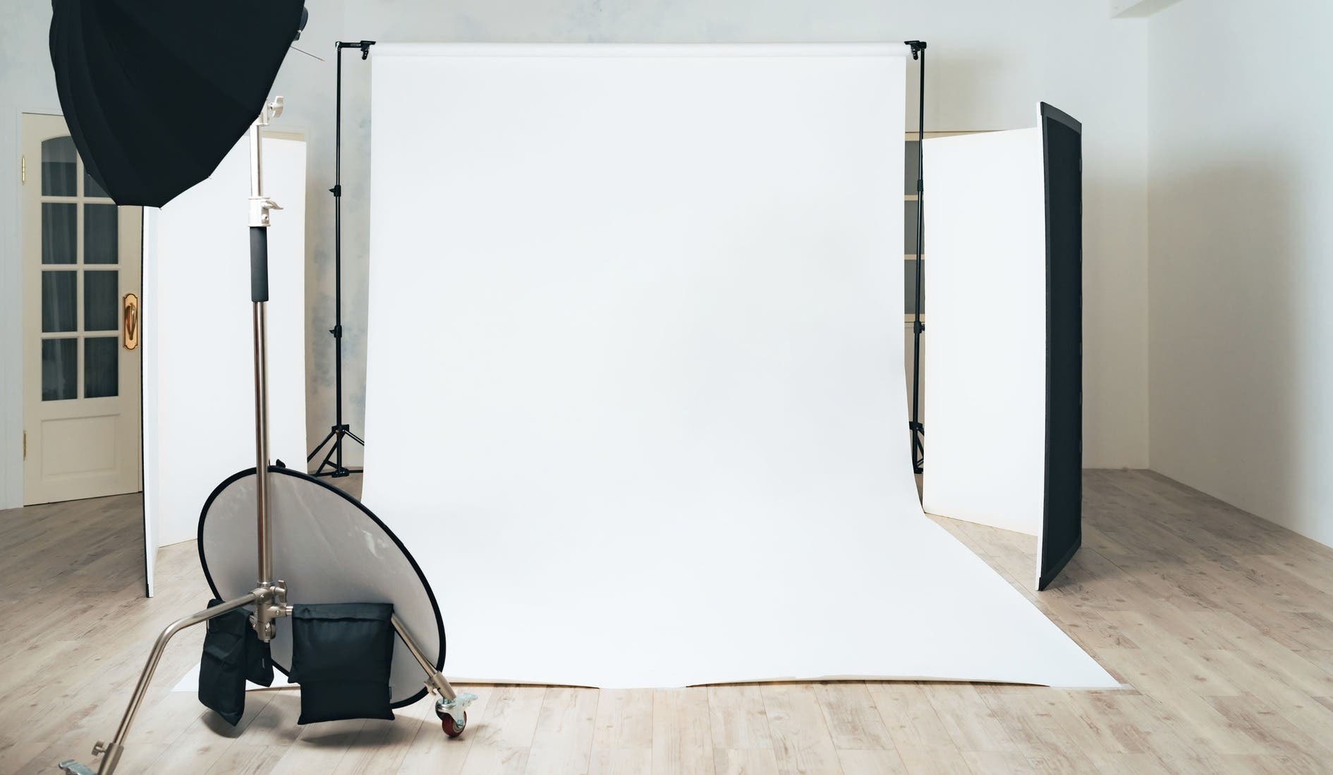 背景紙1色レンタル（床まで伸ばして敷く場合）の画像1