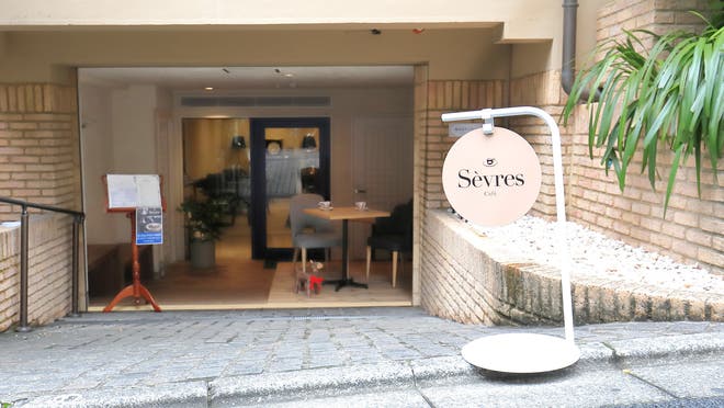 表参道駅から徒歩2分。テラス席も店内も使えるカフェ。撮影場所としておすすめ。の写真2