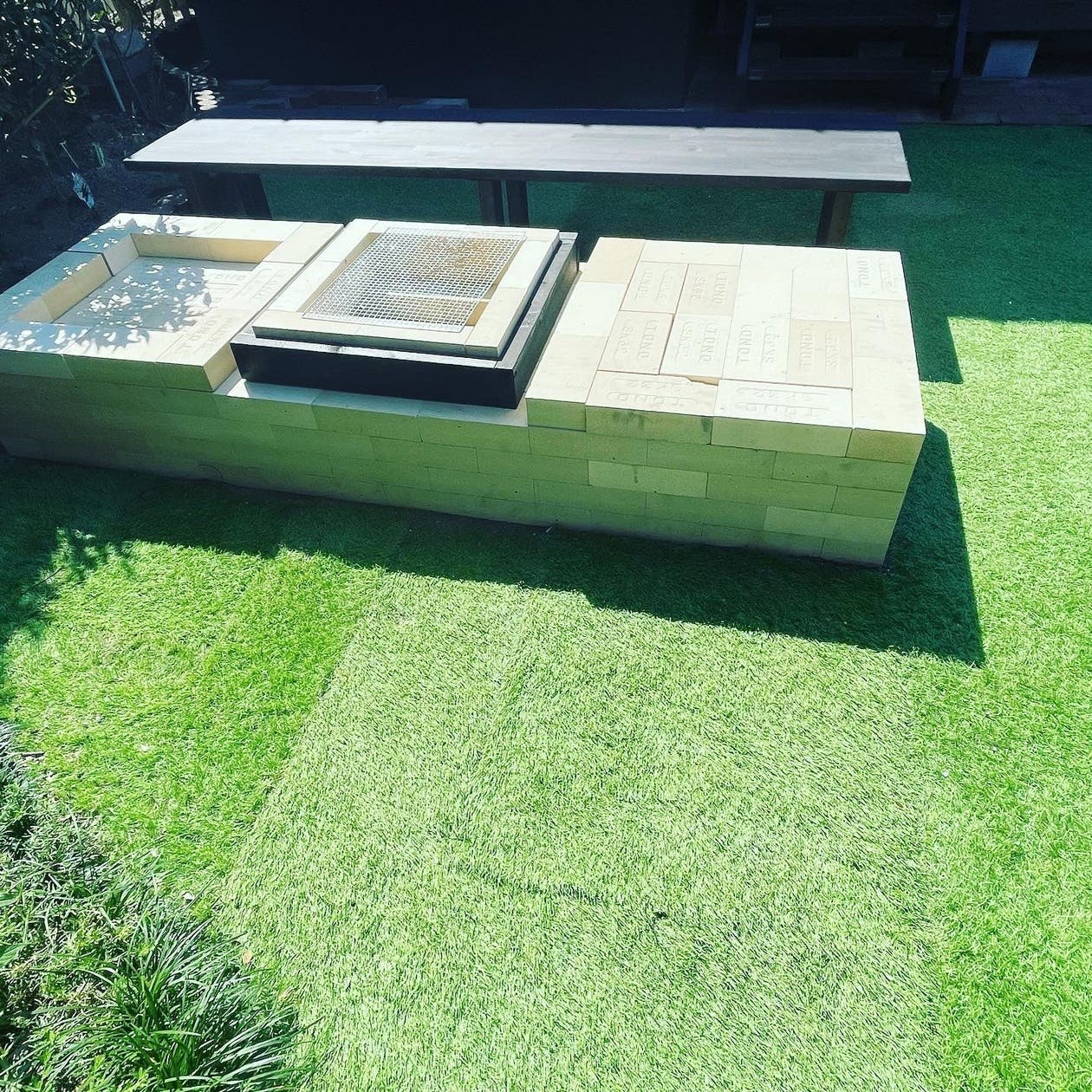 お手軽BBQセット（炭・着火剤・網・トング・うちわ・ライター・新聞紙）2～4名分の画像1