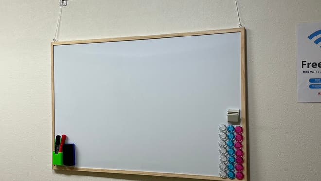 【新宿駅4分】12席、光回線WiFi・モニター・ボドゲ完備☆1日1回スタッフ完全清掃の会議室の写真9