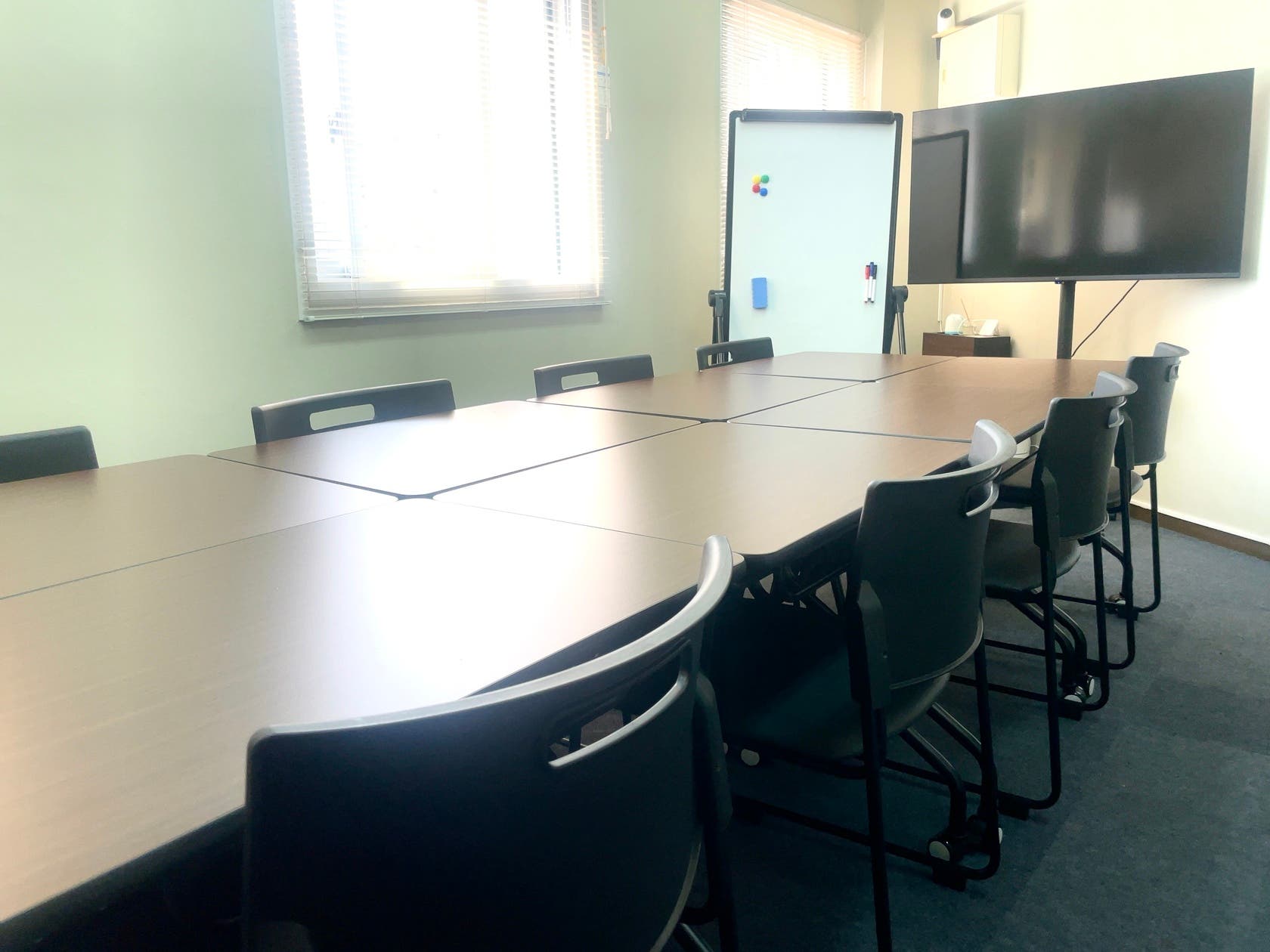 上本町駅徒歩4分！独占ワンフロア貸しで快適！50インチモニター・高速Wi-Fiなど備品も充実！入室前後10分間無料！の写真4