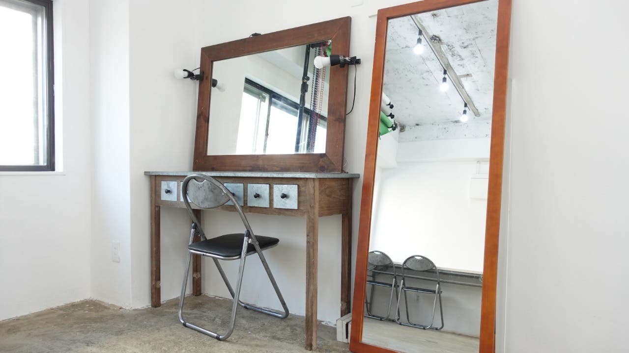 【恵比寿5分】２面採光｜白床＋白壁＋アーチ壁｜撮影機材＋背景紙無料｜【アパレル｜ポートレート｜物撮り 】の写真8