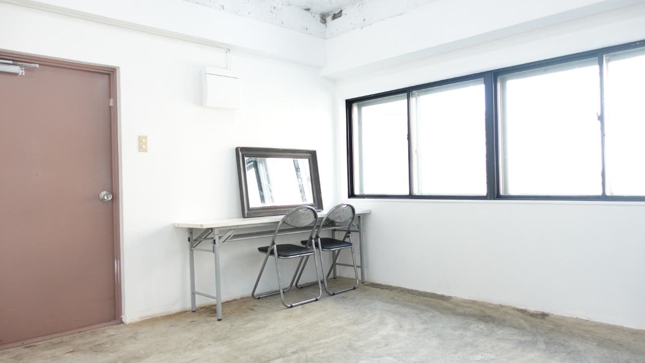 【恵比寿5分】２面採光｜白床＋白壁＋アーチ壁｜撮影機材＋背景紙無料｜【アパレル｜ポートレート｜物撮り 】の写真9