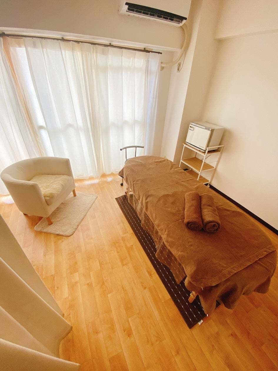 15帖LDK！エステティシャンが運営するサロン貸しスペース！会議・セミナーにも利用できます。の写真1