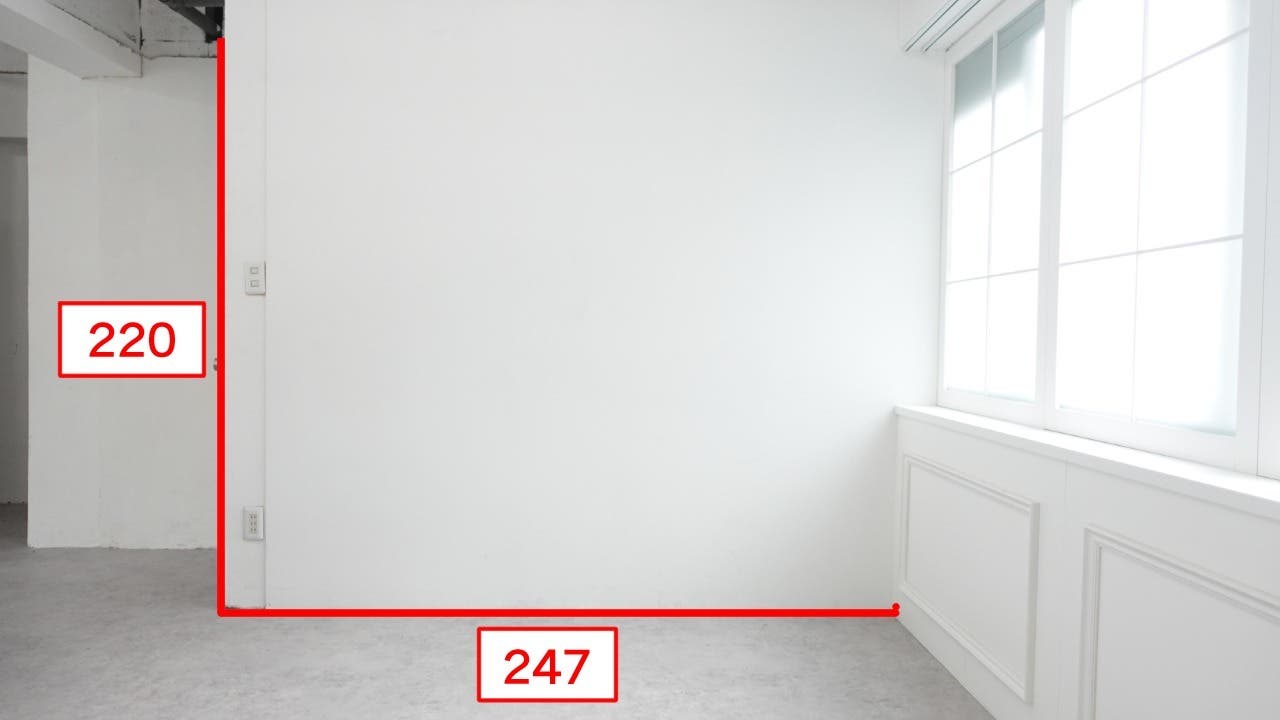 【恵比寿5分】２面採光｜白壁＋コンクリ床｜撮影機材・背景紙無料【アパレル｜化粧品｜物撮り 】の写真6