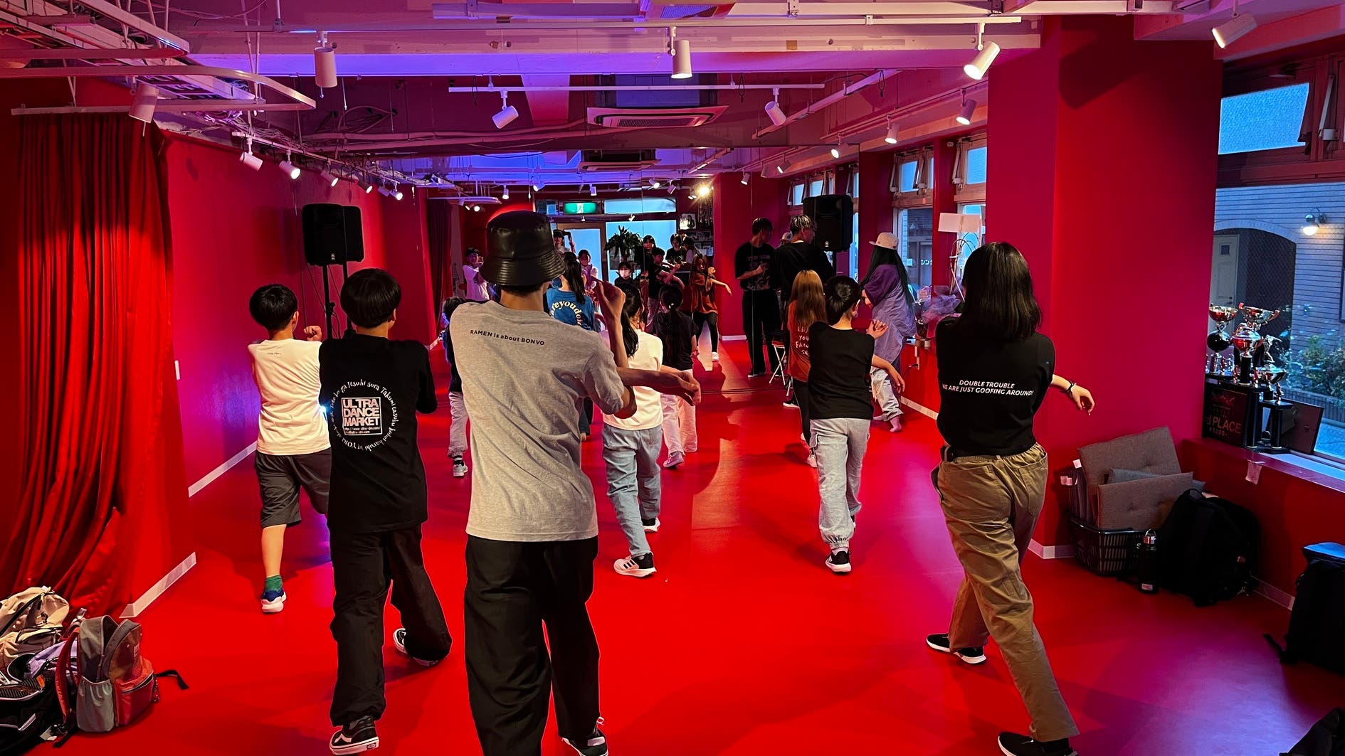 西大路駅から徒歩2分! 便利な赤いダンススタジオの写真6