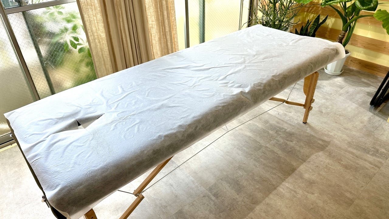 ベッドシーツ防水タイプ（無料）白色。エステやオイルを扱う方向け　の画像1