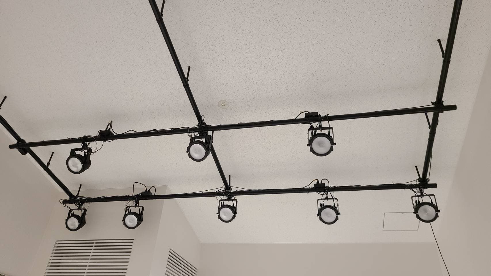 ＜目黒線西小山駅3分＞天井高のスタジオ。照明機材充実。撮影使用可。の写真6