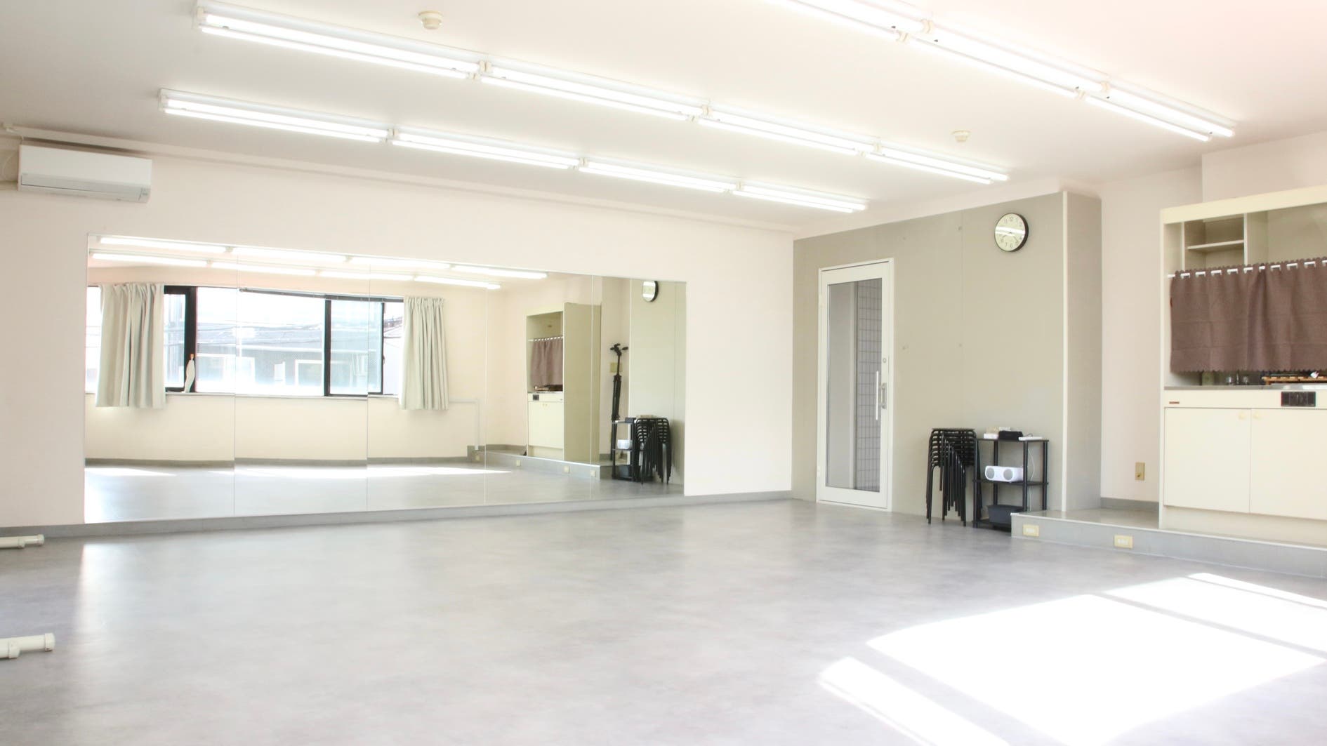 【春日野道駅5分】長時間割最大15％OFF✨地域最安値の広いスタジオでダンス、ヨガ、バレエができる⭐️バレエバーも設置⭐️の写真8