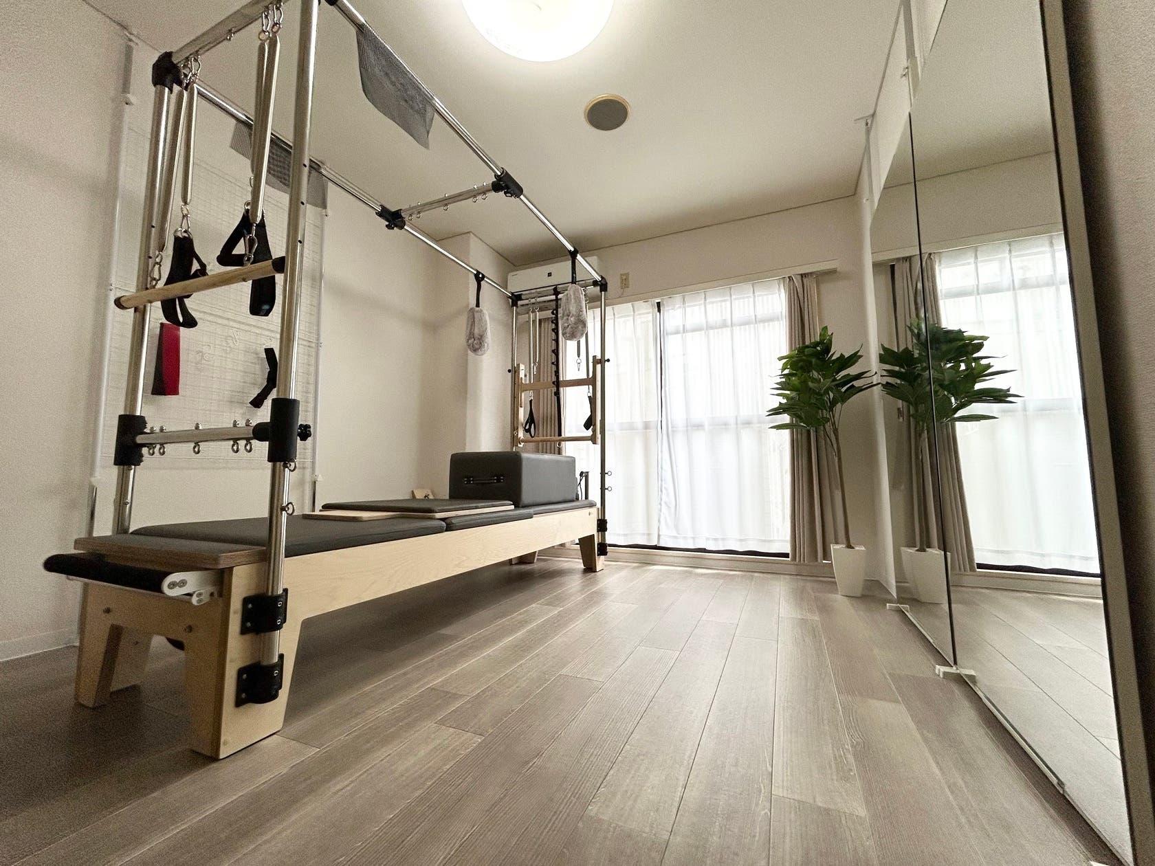 【大阪梅田HEP FIVE徒歩5分】マシンピラティスのレンタルスタジオ｜地域最安｜OPEN記念価格中｜Lucaレンタルスタジオの写真1
