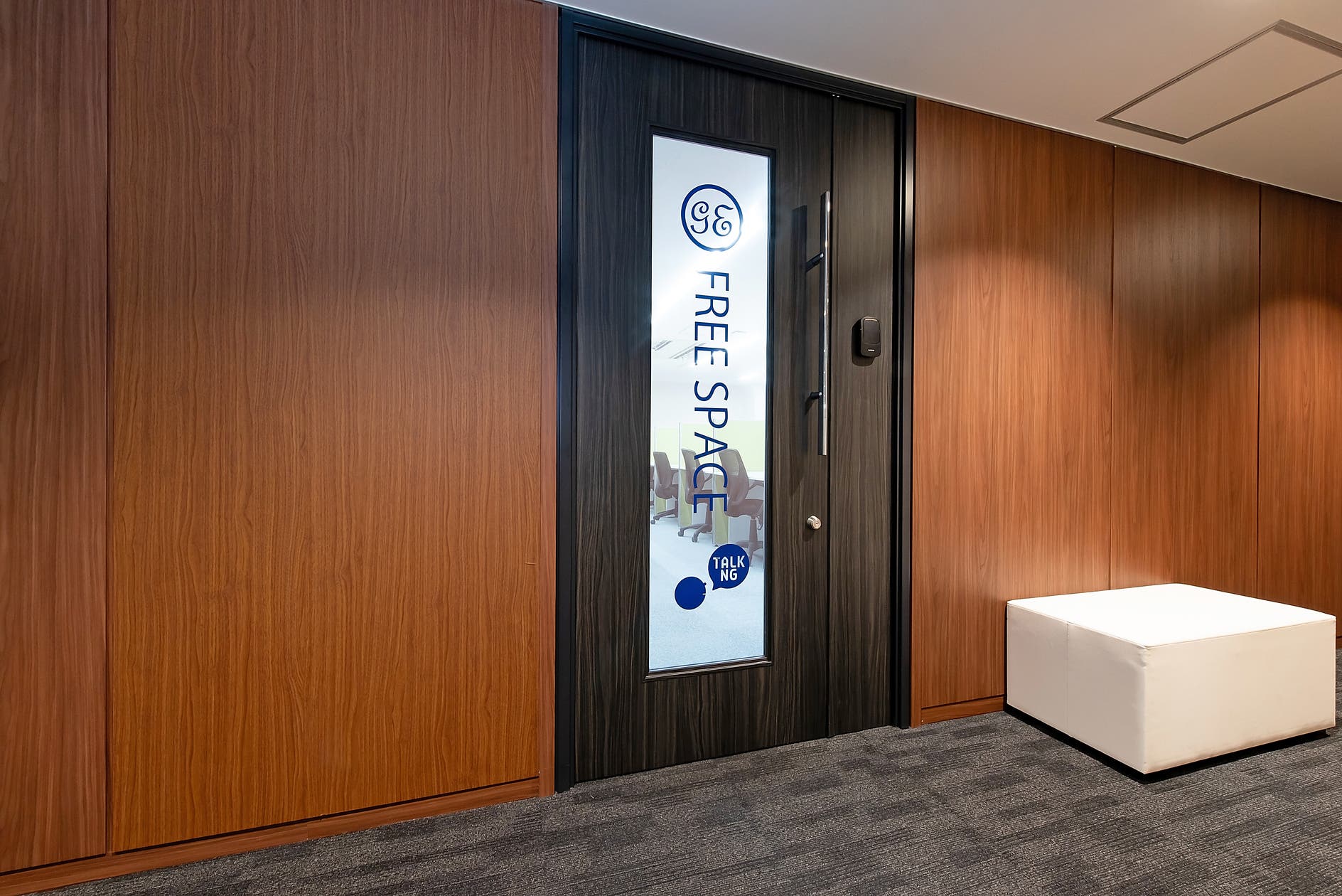 ⭐️横浜駅徒歩4分⭐️地下街直結！スタッフ常駐で安心✨Wi-Fi有り　Googleレビュー投稿で「１回無料券」の写真4