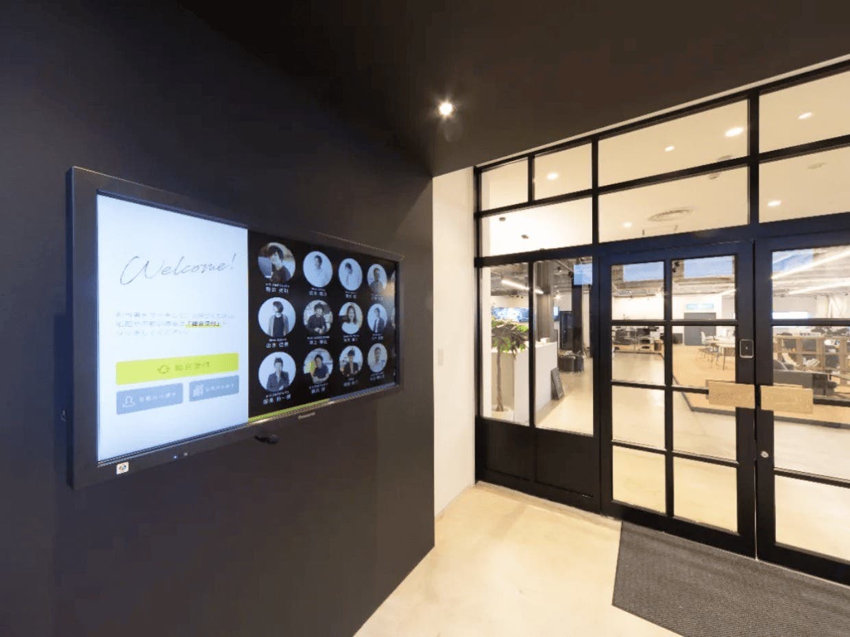 ジユウノハコ 名古屋駅西口店 8名部屋②【名古屋駅徒歩6分！木目デスクが美しい貸し会議室】の写真8