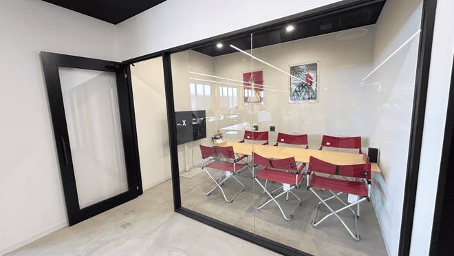 ジユウノハコ 名古屋駅西口店 6名部屋【名古屋駅徒歩6分!ガラス張りデザインの6名部屋スペース】の写真1