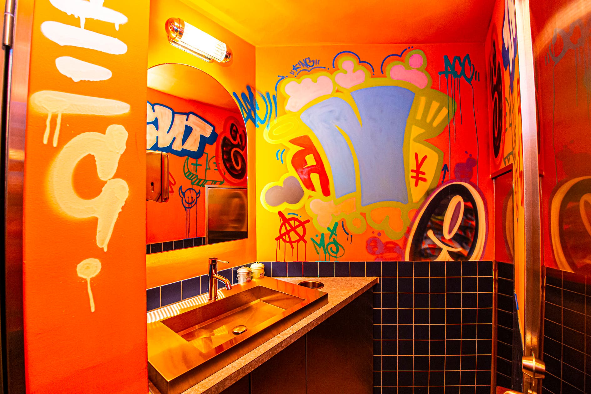 六本木交差点から徒歩1分の会員制BARの写真8