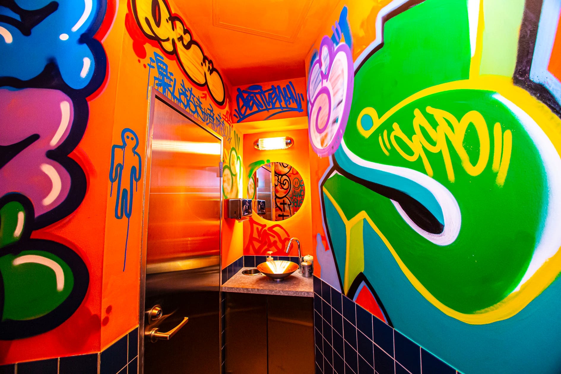 六本木交差点から徒歩1分の会員制BARの写真9