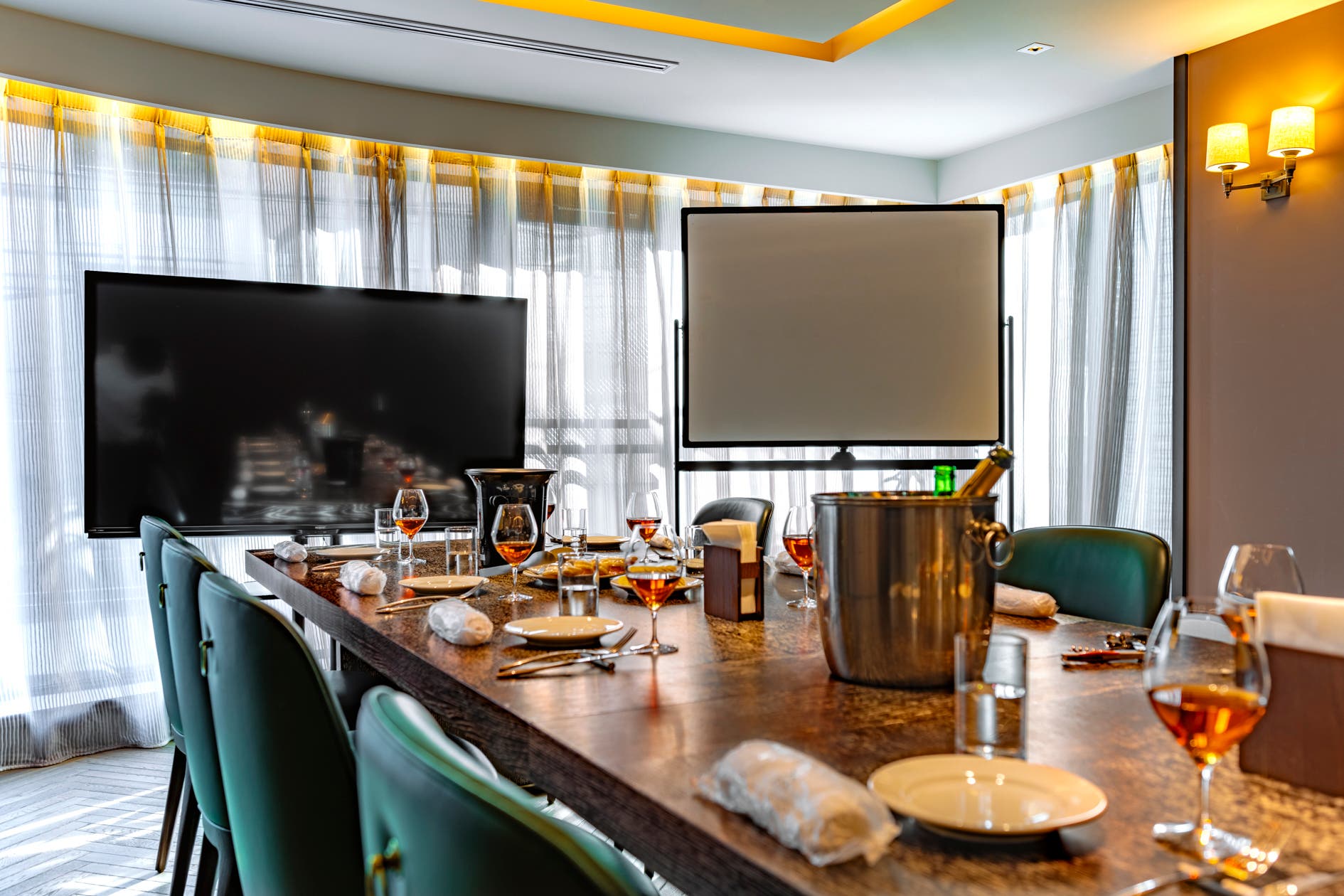 スペモ✨クリスマス🎄表参道駅4分🍷ラグジュアリーな空間🥂会議⌨️撮影🎥411_AoyamaWineBase/DININGの写真16