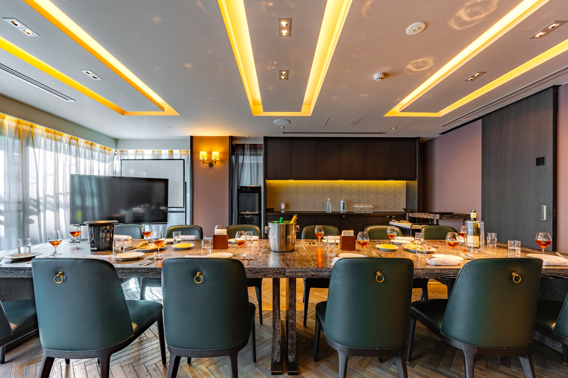 スペモ✨クリスマス🎄表参道駅4分🍷ラグジュアリーな空間🥂会議⌨️撮影🎥411_AoyamaWineBase/DININGの写真9