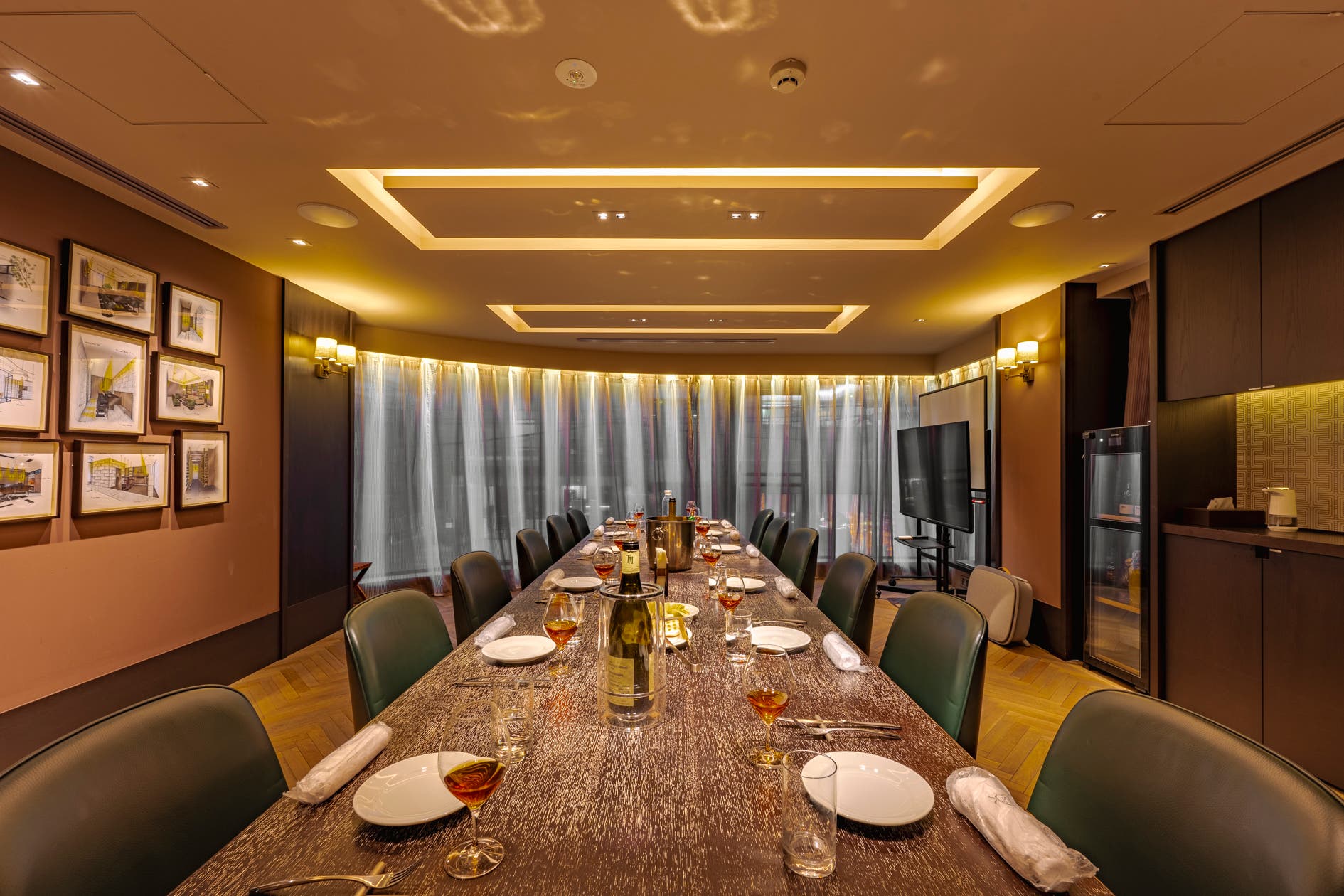 スペモ✨クリスマス🎄表参道駅4分🍷ラグジュアリーな空間🥂会議⌨️撮影🎥411_AoyamaWineBase/DININGの写真15