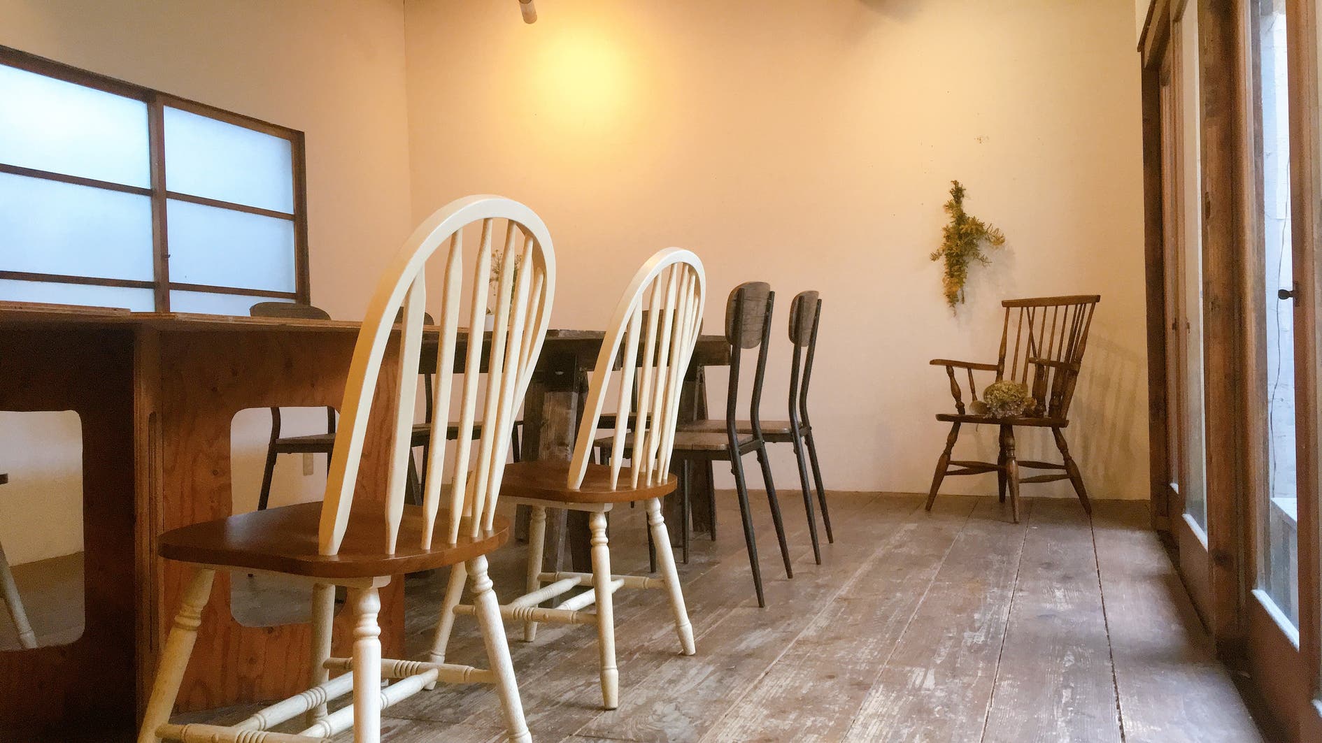 椅子を４脚追加する（背もたれあり椅子）の画像1