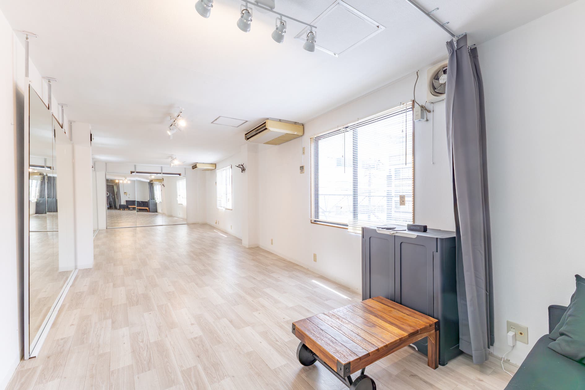 オープニングセール開催中！高田馬場駅徒歩5分、60平米、鏡2面、高さ2ｍ、幅10m以上のスタジオで快適な環境で表現を楽しもう。の写真5