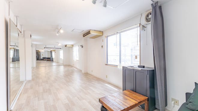 オープニングセール開催中!高田馬場駅徒歩5分、60平米、鏡2面、高さ2m、幅10m以上のスタジオで快適な環境で表現を楽しもう。の写真5