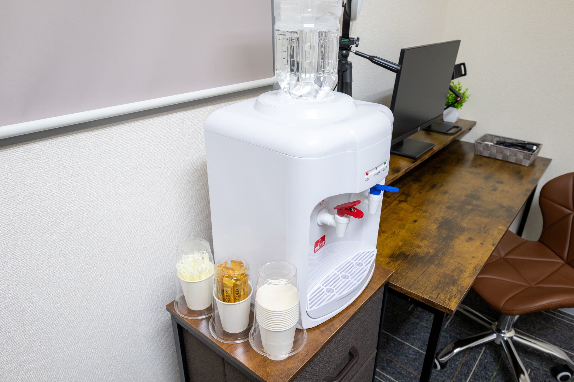 【コスパ◎】本町駅3分/無料コーヒー・ウォーターサーバーなど設備充実の貸し会議室💻の写真9