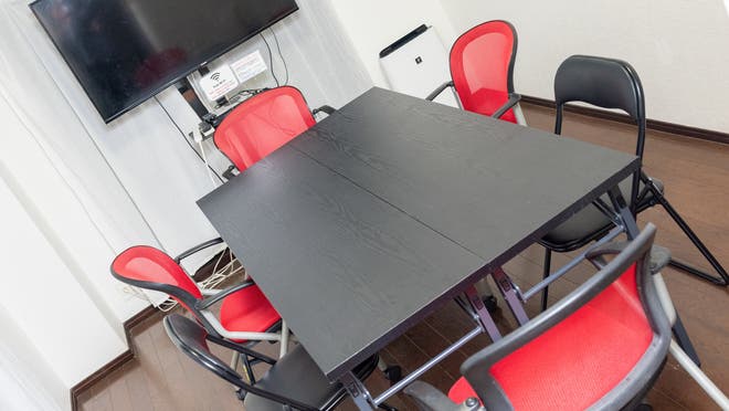 【天神南駅徒歩4分】完全個室/会議や打合せに/フリーWiFi・50型TVモニター・DVDプレーヤー・ホワイトボード無料の写真5