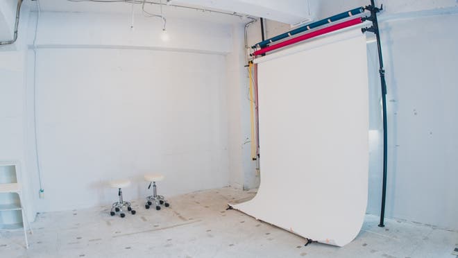 JR新今宮・動物園前から徒歩1分のいろいろ使える25㎡ 白壁のギャラリー/ポップアップ/撮影スタジオ/の写真1