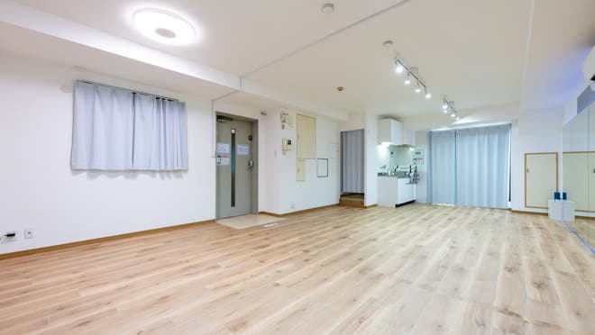 広々52㎡✨16~17人踊れるフルリフォーム済み超綺麗なスタジオ💃ヨガマット完備でレッスンにも最適✨の写真6