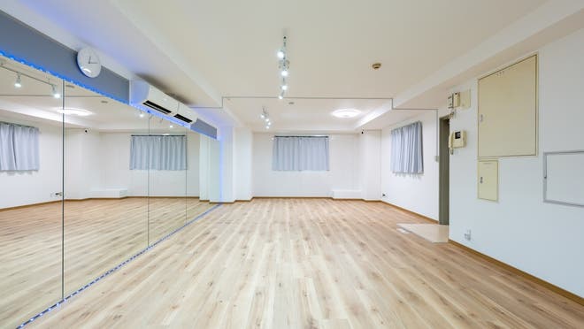 広々52㎡✨16~17人踊れるフルリフォーム済み超綺麗なスタジオ💃ヨガマット完備でレッスンにも最適✨の写真5
