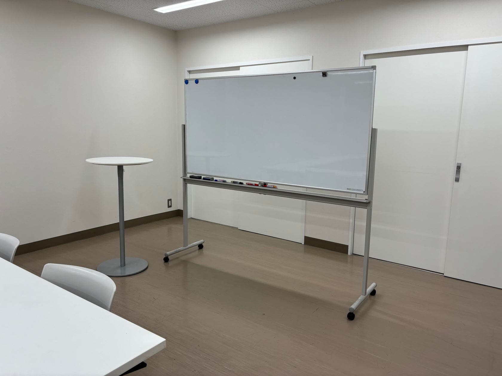 6/24オープン✨東海道線「藤沢駅」バス5分！小田急線「本鵠沼駅」徒歩10分！ネコサポ内のレンタルスペースです。の写真5