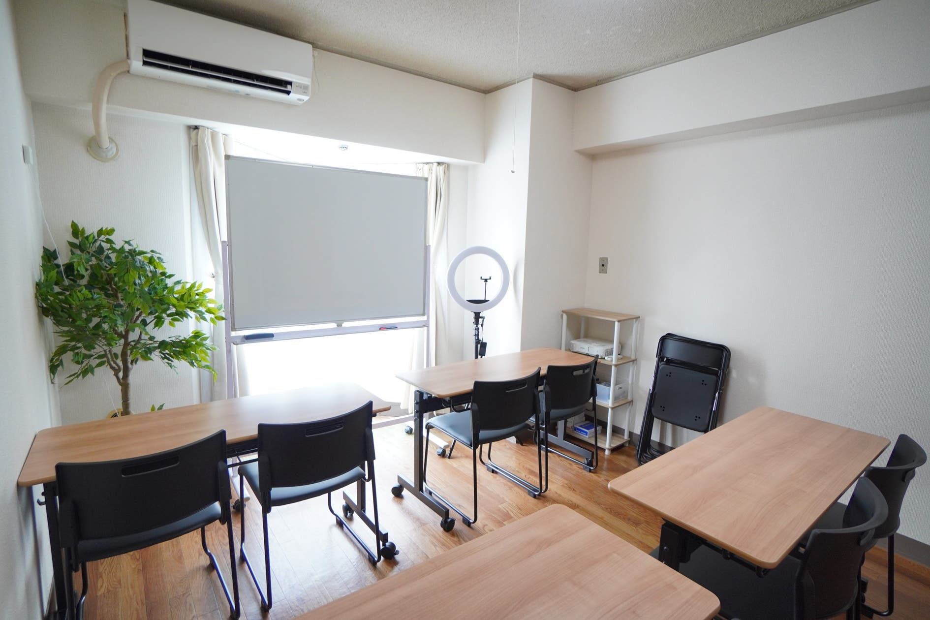 ＜栄ミーティングポイント＞サカエチカ徒歩5分🚃Wi-Fi📶プロジェクター🎥会議/セミナー/Zoom/ボドゲ/撮影の写真5