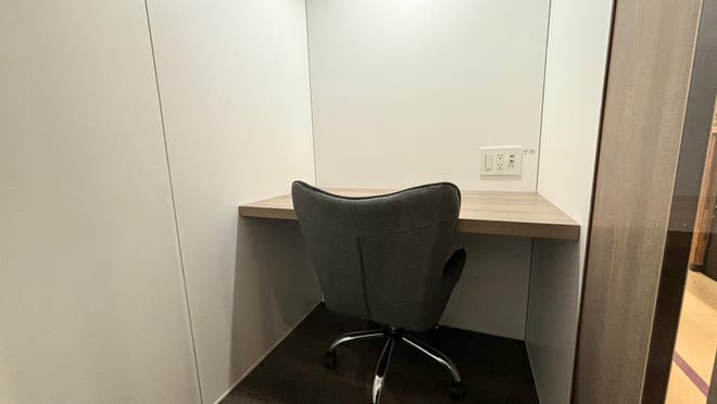 【MEGAドン・キホーテ豊見城6F】1時間660円!テレカンBOX①|無料駐車場・フリードリンク付◎ の写真2