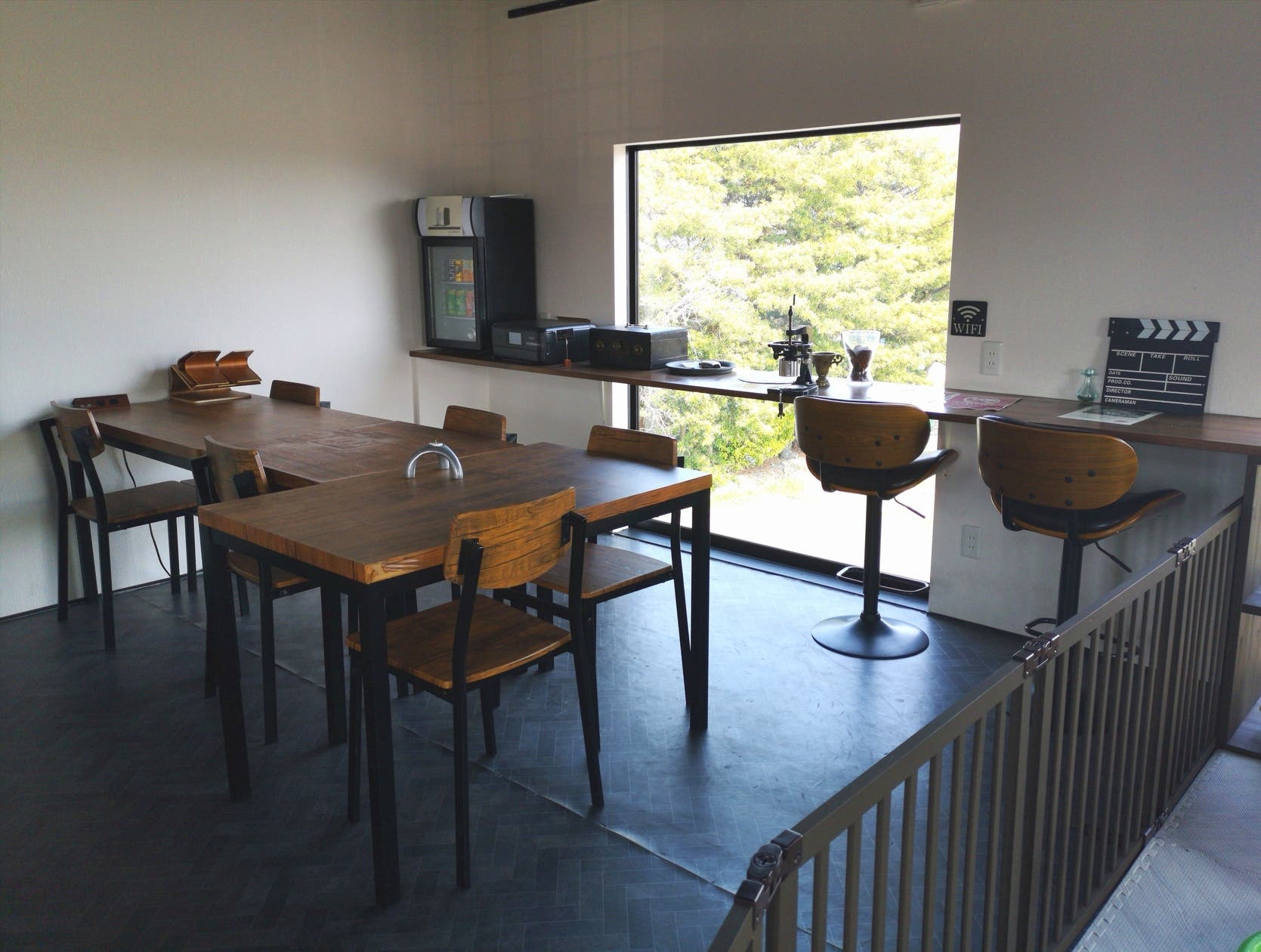 キッズルーム・キッチン付きカフェスペース。駐車場たっぷり完備。タバコルーム完備。お皿も無料でご用意しております。の写真16