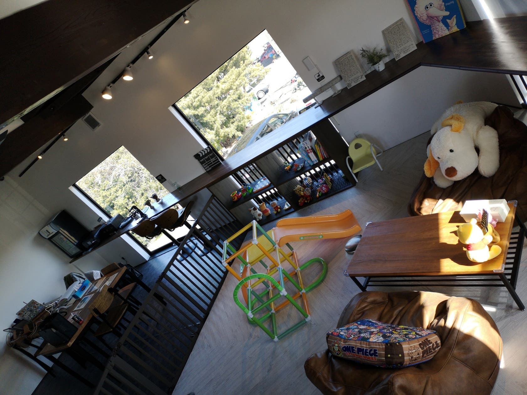 キッズルーム・キッチン付きカフェスペース。駐車場たっぷり完備。タバコルーム完備。お皿も無料でご用意しております。の写真17