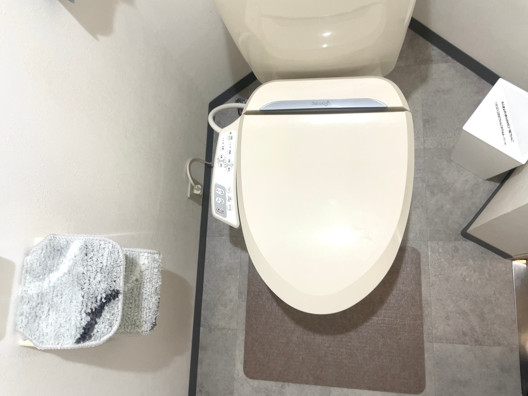 上本町駅徒歩4分！独占ワンフロア貸しで快適！50インチモニター・高速Wi-Fiなど備品も充実！入室前後10分間無料！の写真8