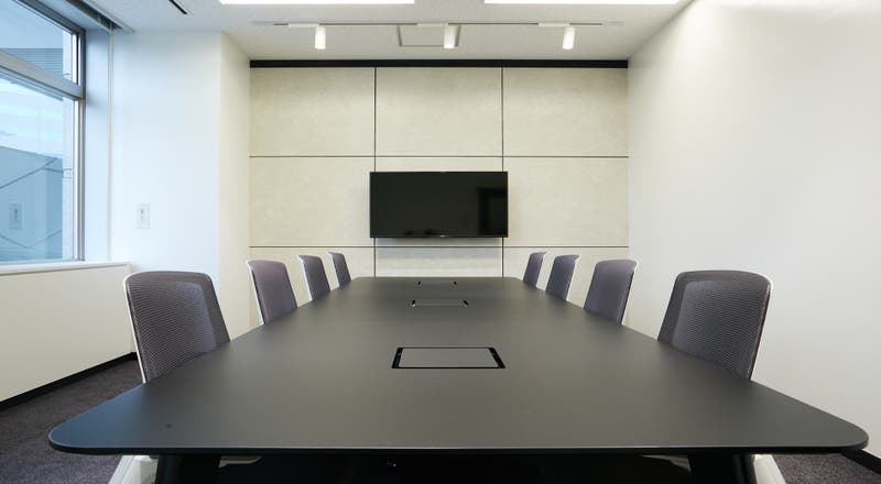 8名用窓付会議室B　（最大12名利用可）　WAW品川インターシティフロント