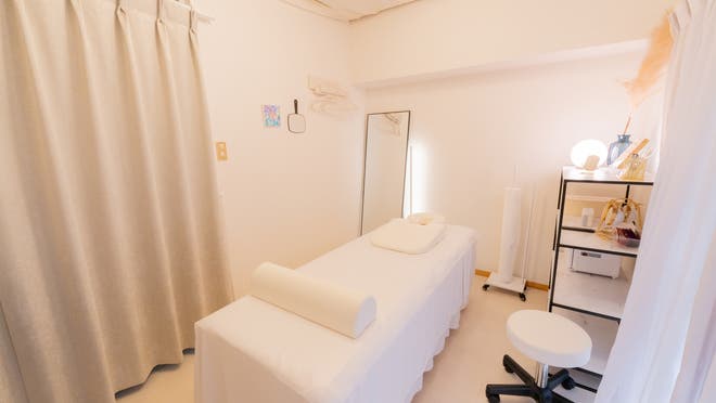 【平日お昼 880円😳!訳アリ価格!】さらに30分 清掃タイム付き!赤坂駅 徒歩1分🌙月をテーマにした完全個室サロンの写真1