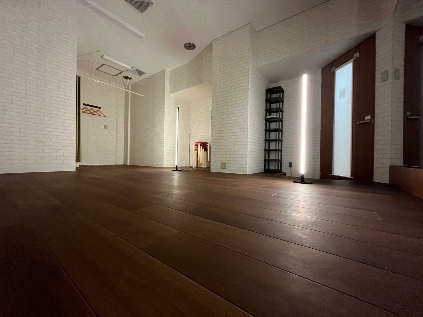 【Bスタジオ】久地駅徒歩2分！約17㎡、二面鏡のお部屋です。床は木目調CFシート。 鏡は映像調整済みで境目のズレがありません！の写真11