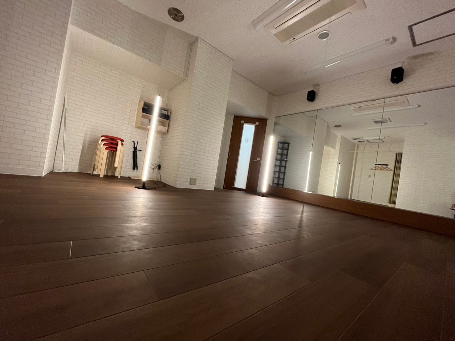 【Bスタジオ】久地駅徒歩2分！約17㎡、二面鏡のお部屋です。床は木目調CFシート。 鏡は映像調整済みで境目のズレがありません！の写真12