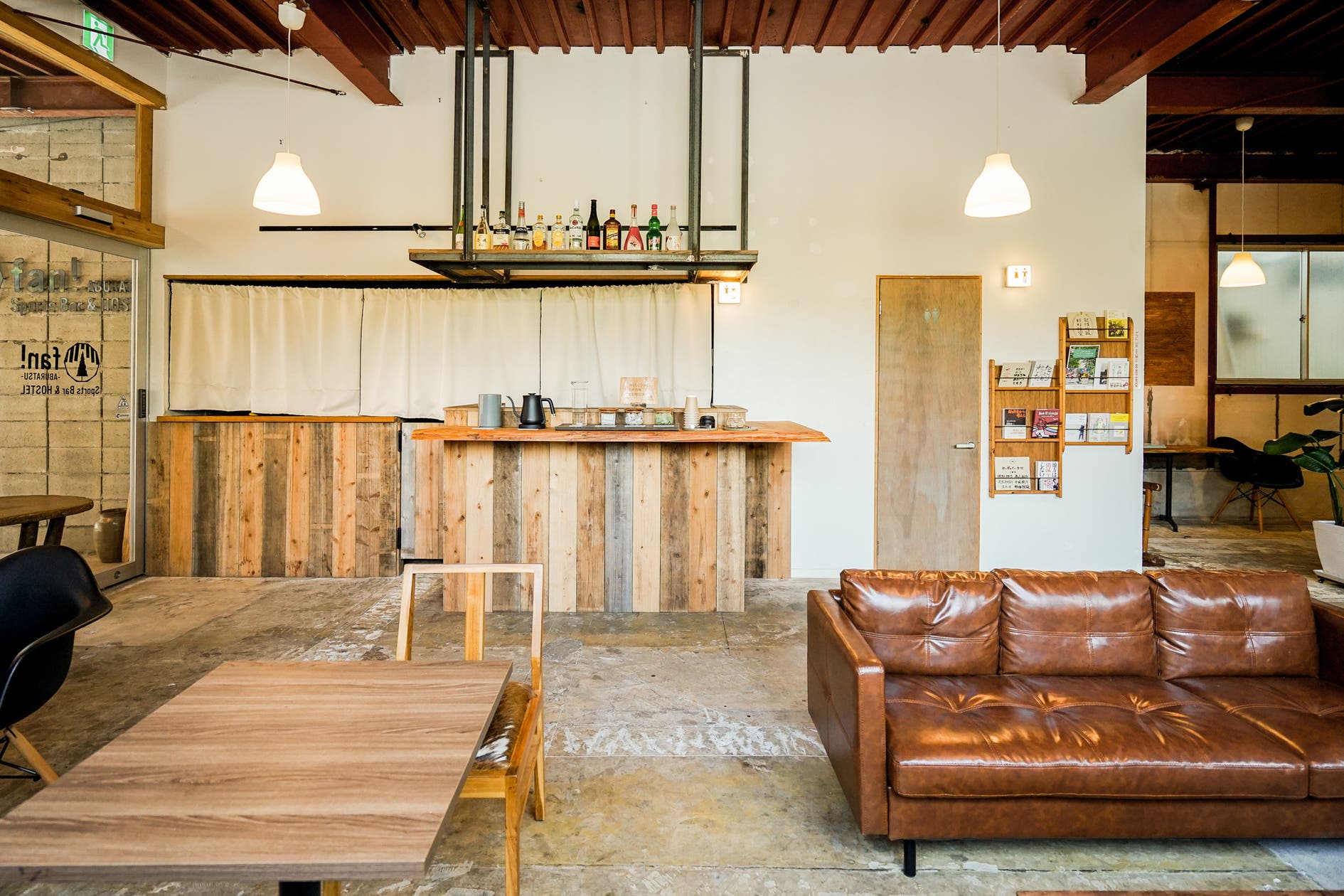 🏠冷暖房完備の広々スペース☕ソファ・テーブル・椅子16 名分🪑の画像3